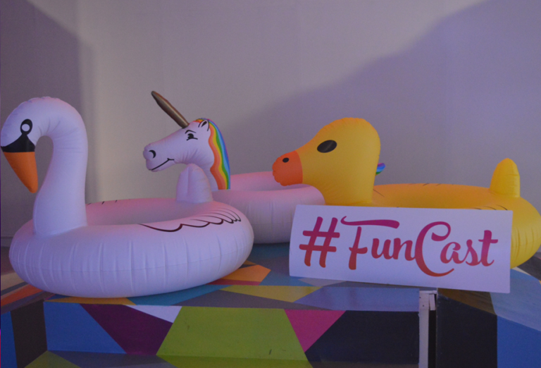 Conheça a “FunCast”, exposição interativa para fotos com mais de 25 ...