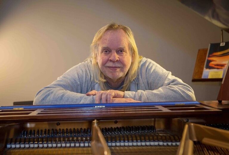 Rick Wakeman confirma show da The Final Solo Tour em Curitiba | Midiorama
